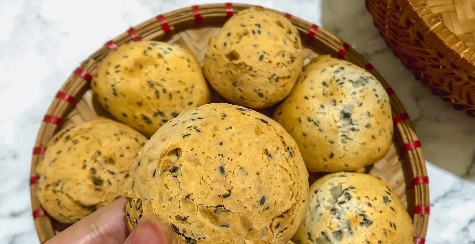 Cách làm bánh mì mè đen Hàn Quốc vỏ giòn ruột dẻo bằng nồi chiên không dầu