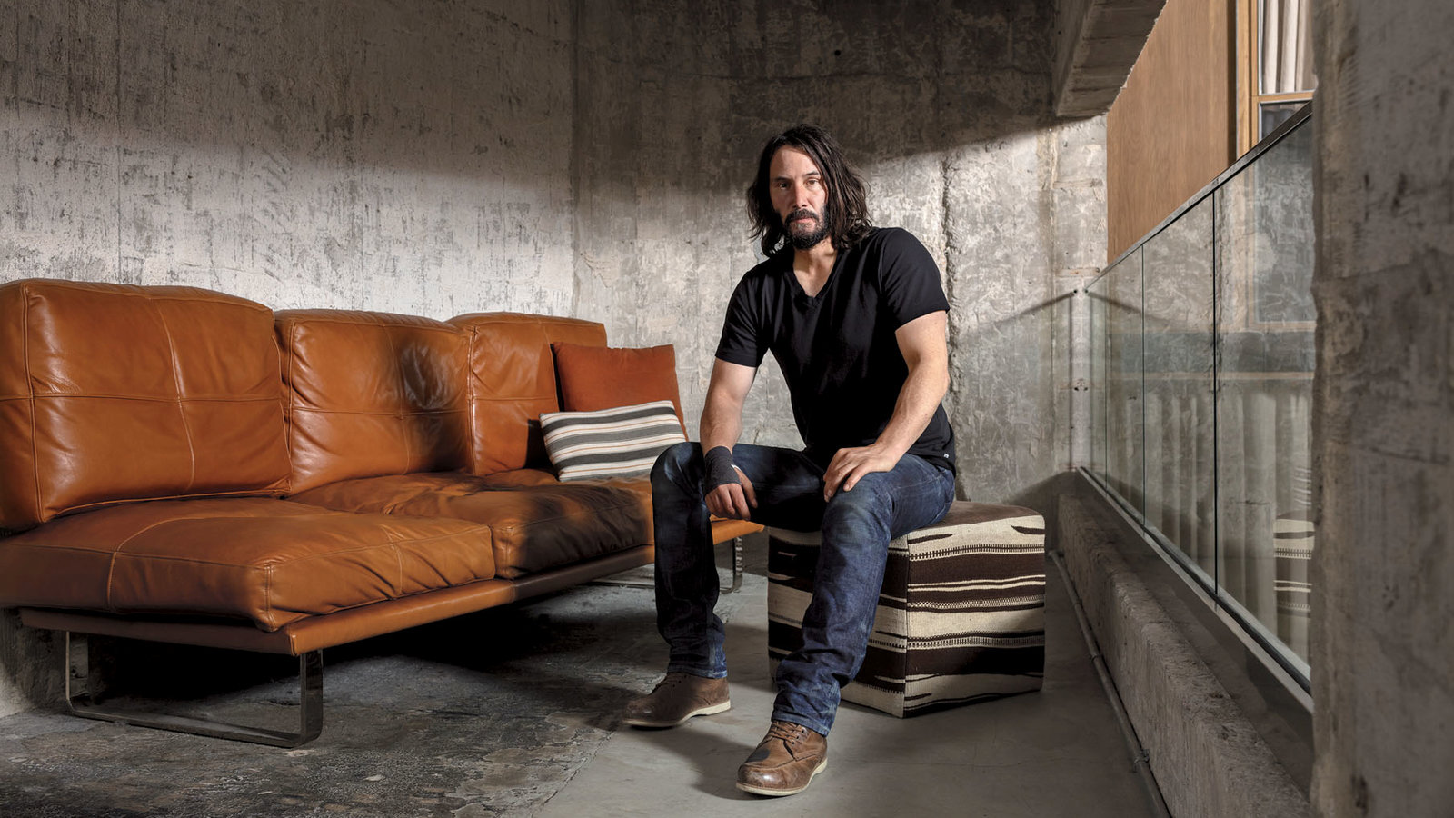 Keanu Reeves với sở thích mặc quần jeans hở... vòng 3